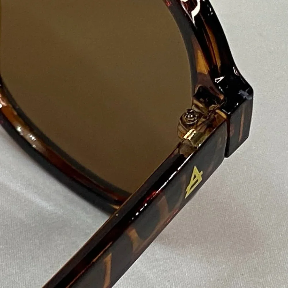 Aire | Accessories | Aire Whirlpool Dark Tort Brown Oversized Shield ...
